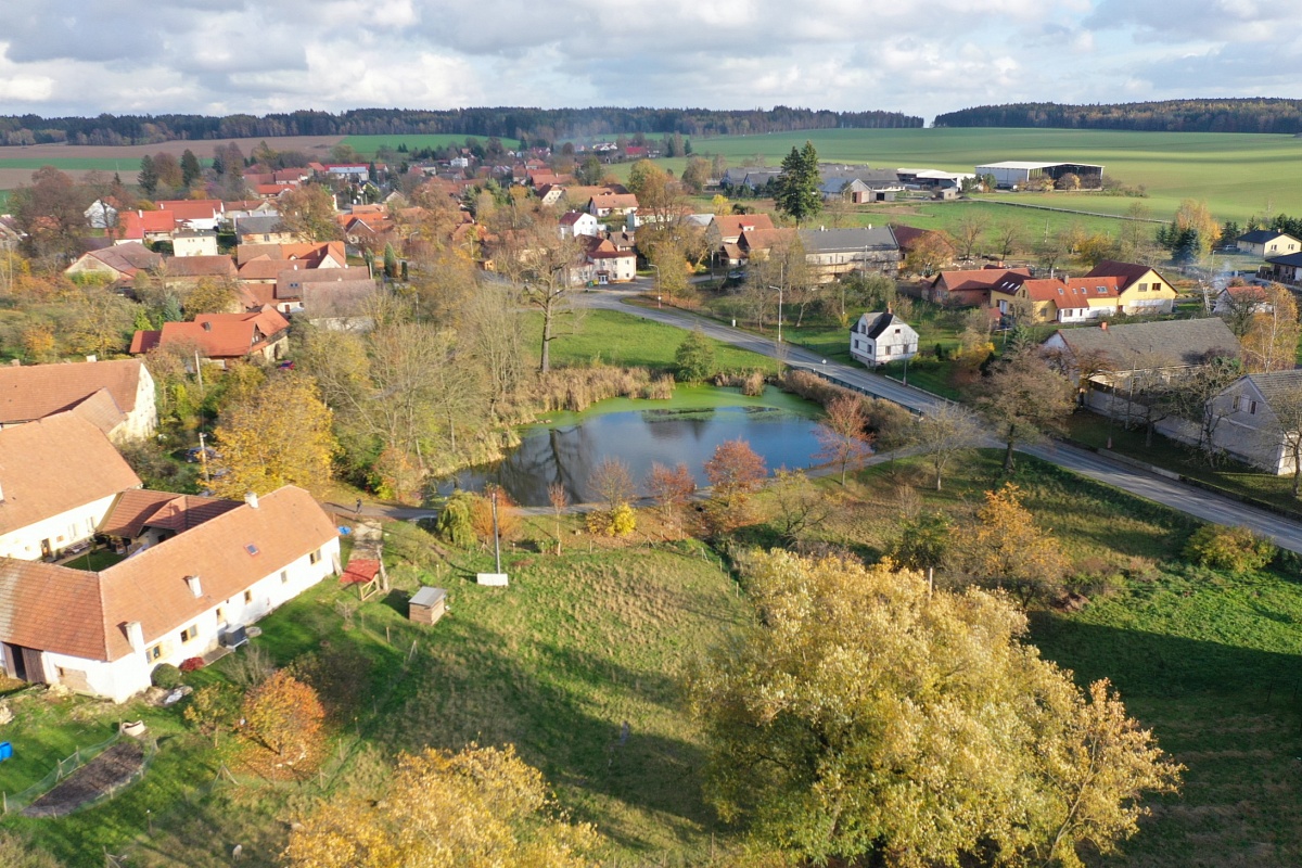 Prodej stavebního pozemku v Jehnědí - PRODÁNO | Michal Hrdina