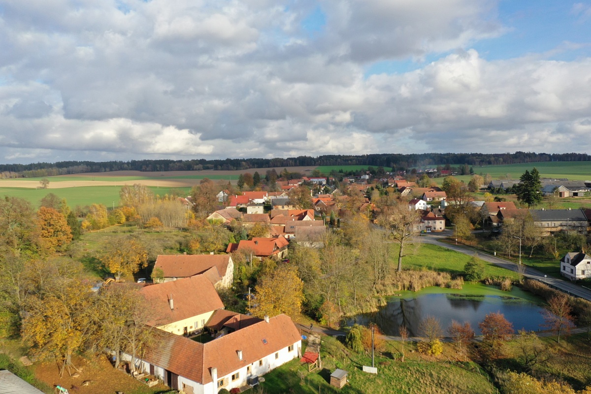 Prodej stavebního pozemku v Jehnědí - PRODÁNO | Michal Hrdina