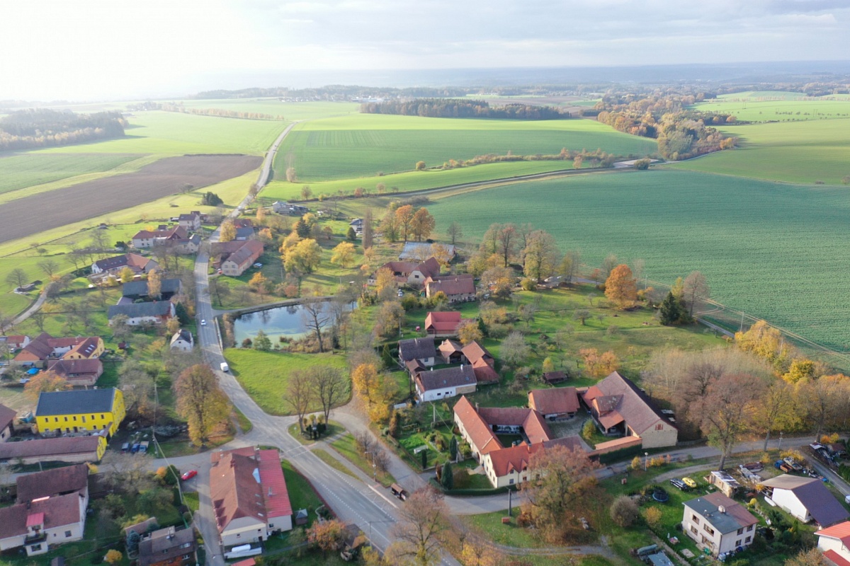 Prodej stavebního pozemku v Jehnědí - PRODÁNO | Michal Hrdina